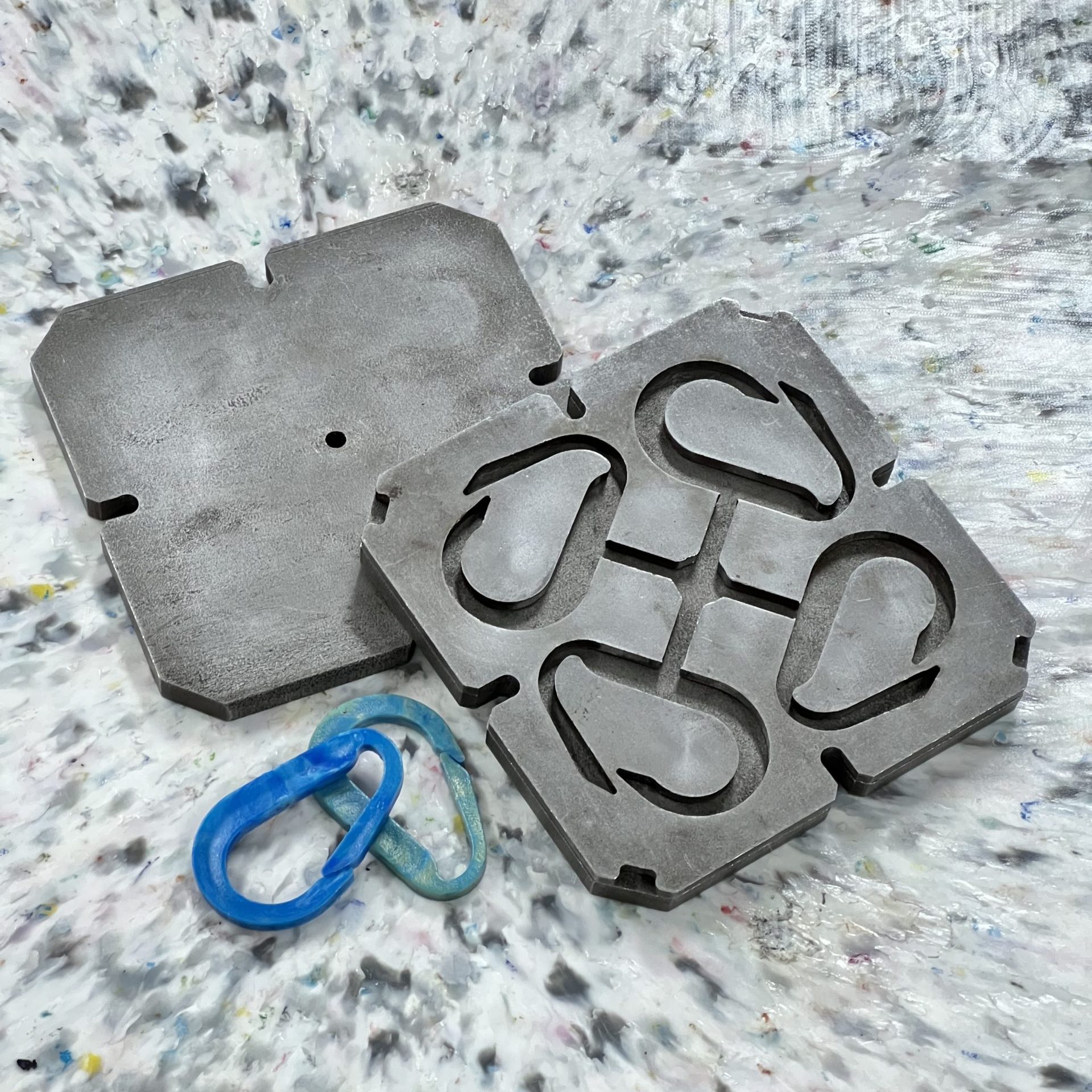 様々なプラスチックをアップサイクル！Plasticpreneur社製 マニュアル式インジェクション装置 | ECORACY